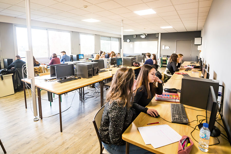 Découvrir le lycée - Lycée Notre Dame Le Ménimur