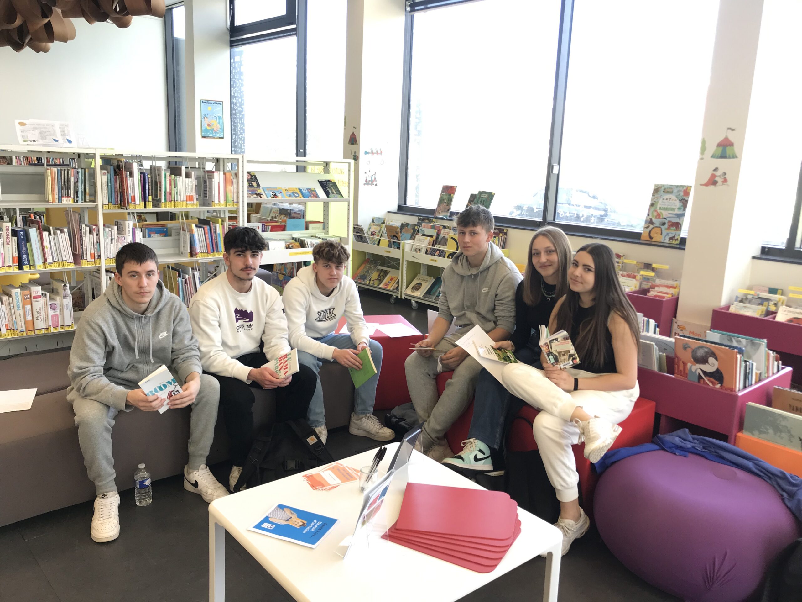 Café bavard à la médiathèque - Ensemble Scolaire Notre Dame